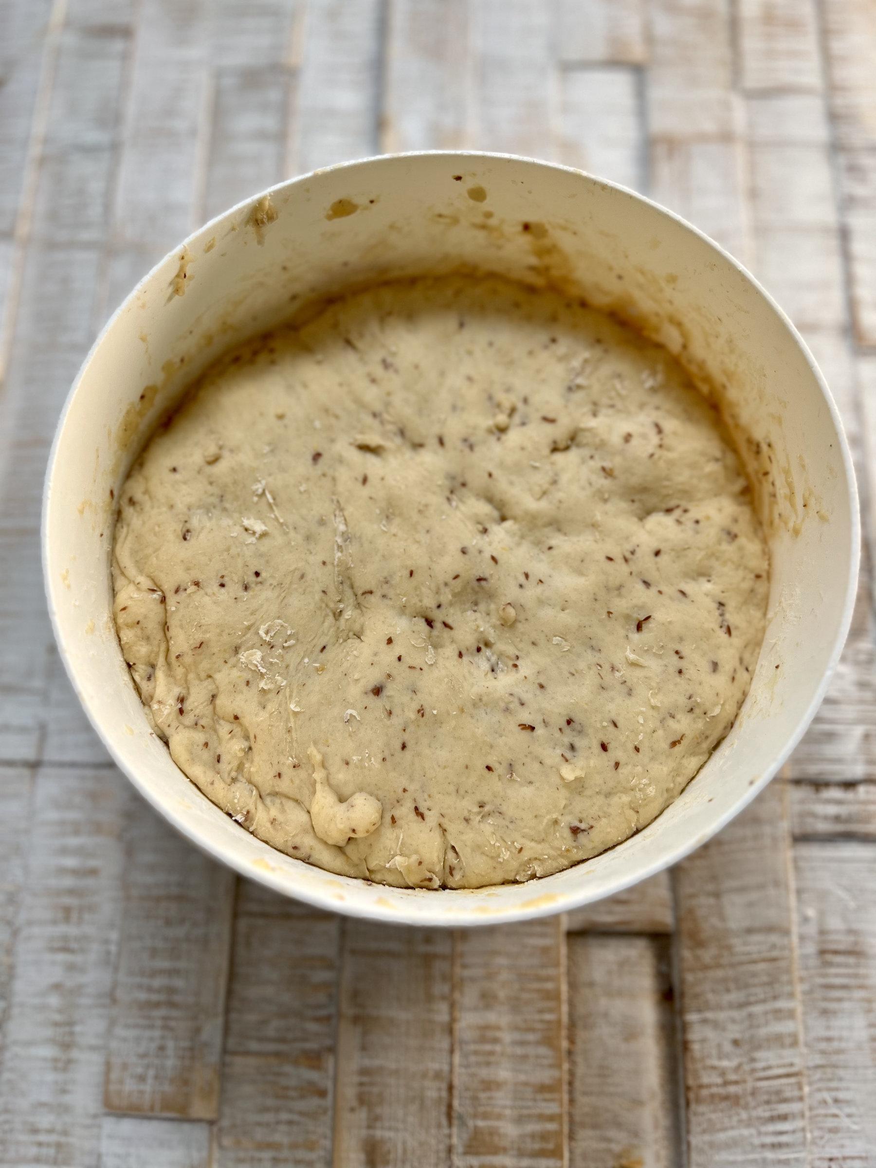 Vegan Schmalzgebäck Recipe (German Christmas Pastry) - Let's Go Tomato